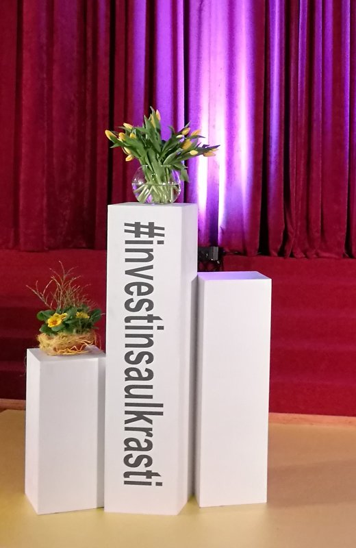 Postamenti/ podesti - Statīvi/Postamenti/Norādes/Molberti - DEKO ...